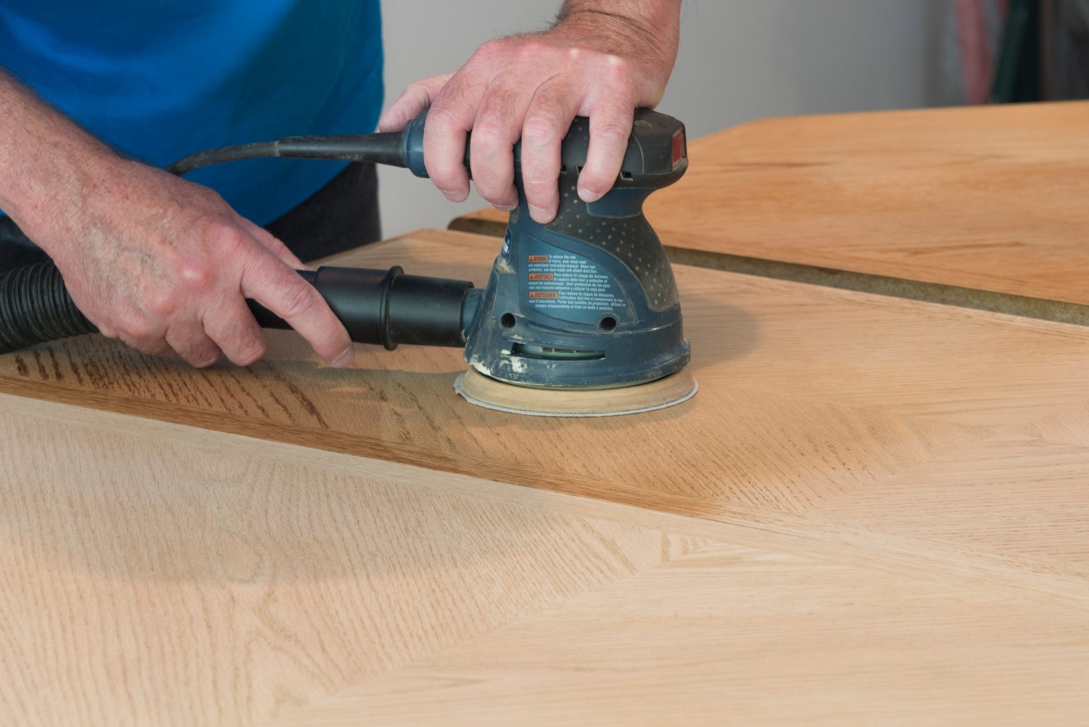 Comment poncer une table en bois: Le guide complet pour réussir